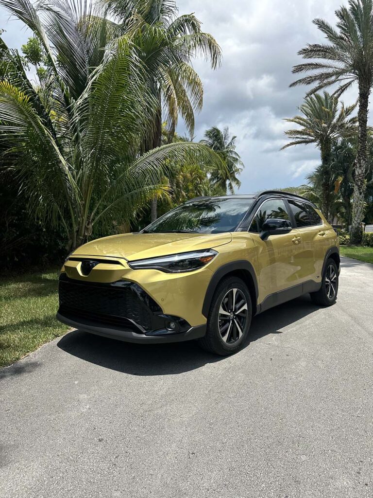 Toyota Corolla Cross Hybrid 2024: Eficiencia, Tecnología y Estilo en un ...